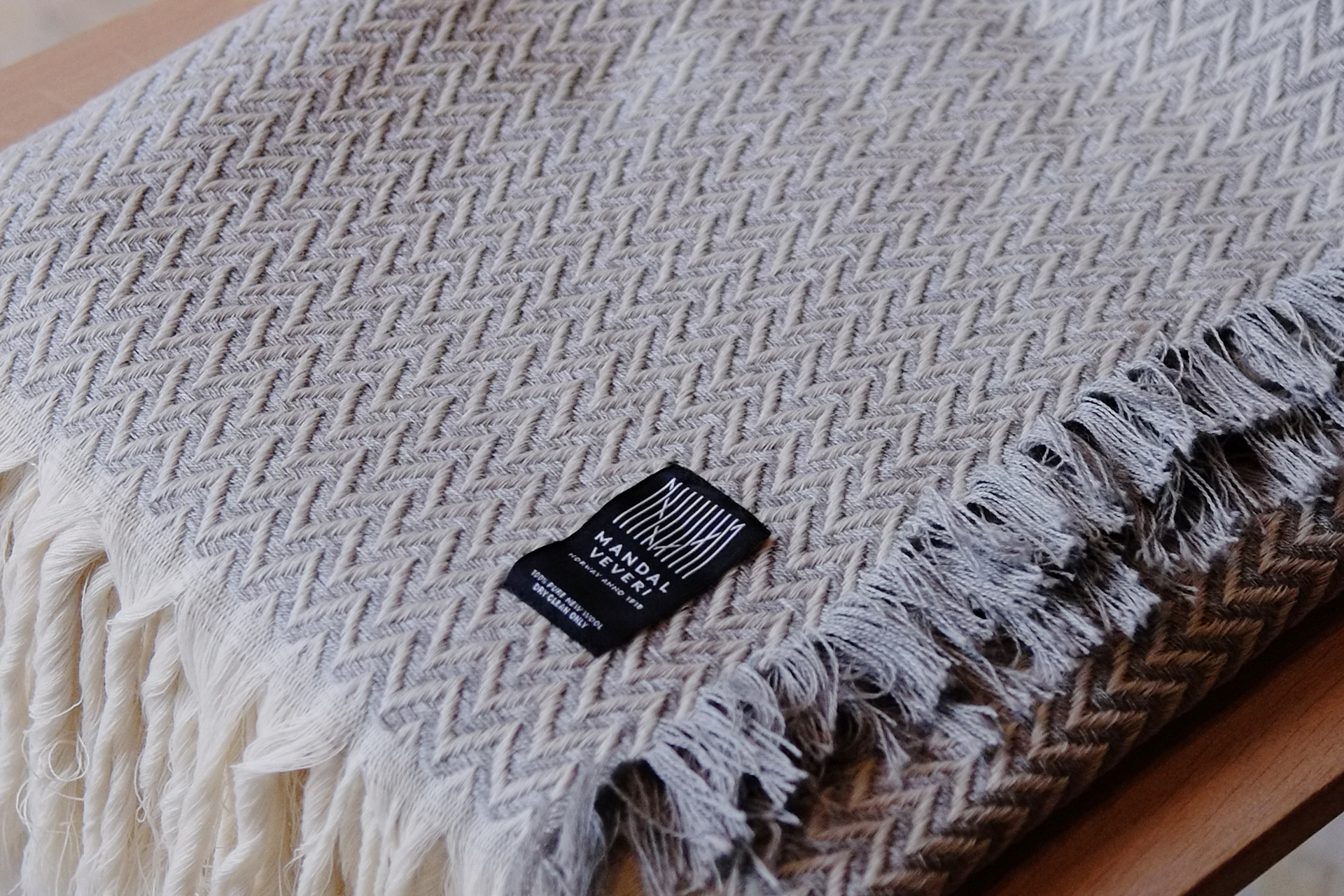 201° | NIHYAKU-ICHI-DO | Products | NORWEGIAN ICONS Bunad Blanket