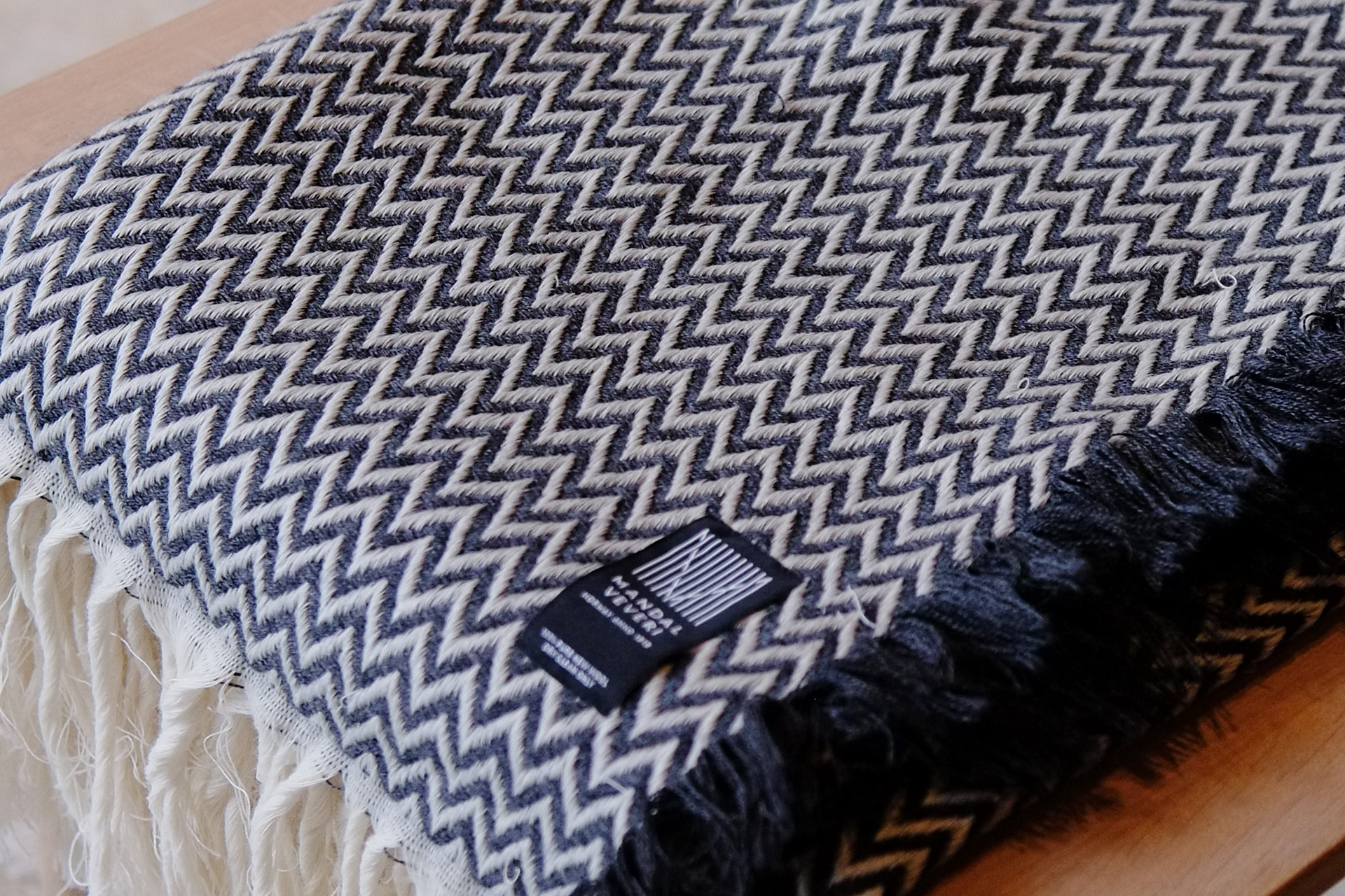 201° | NIHYAKU-ICHI-DO | Products | NORWEGIAN ICONS Bunad Blanket